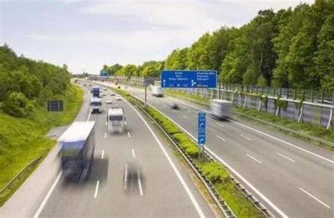 世界上最早建高速公路的国家，大部分高速路不限速，管理非常到位德国
