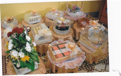 Rempahratuskehidupan Hantaran Pertunangan Perkahwinan Tema Gold Cream