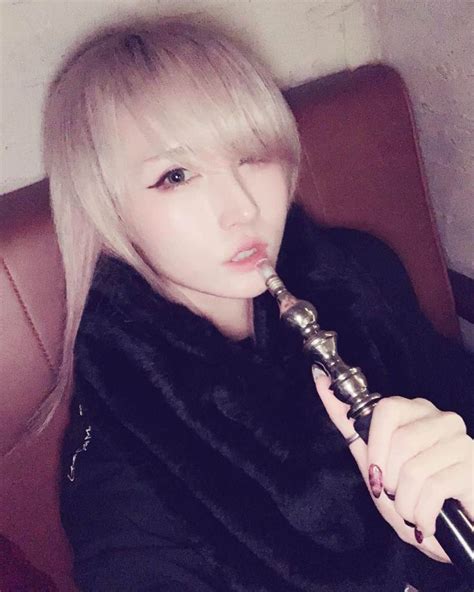 青木志貴さんのインスタグラム写真 青木志貴instagram 「いちご味シーシャと牡蠣14個食べた日」12月10日 22時07分