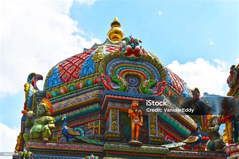 스리 마하 마리암만 사원 힌두교 사원에서 인도 신 조각의 외부 세부 사항 0명에 대한 스톡 사진 및 기타 이미지 0명 건물