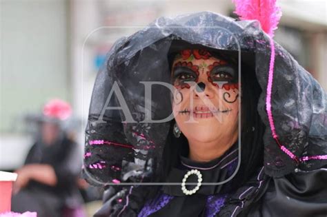 Desfilan catrinas y catrines en Pachuca Al Día Noticias