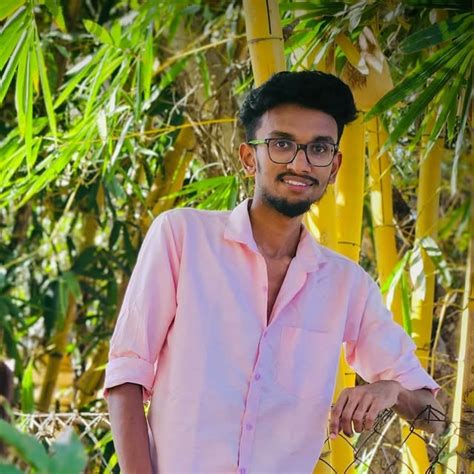 🅰🅽🅰🅽🅳🅷🆄 🅼🆄🆁🅰🅻🅸 Anandhu Murali 24 • Threads Say More