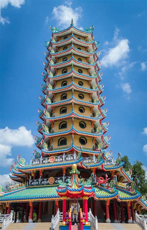 黑白口气的中国塔 库存照片 图片 包括有 投反对票 房檐 雕塑 云彩 屋顶 瓦片 文化 步骤 37765498