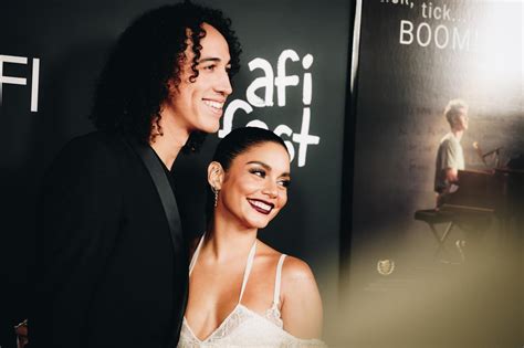 ヴァネッサ・ハジェンズ34歳が婚約か、相手は8歳年下のメジャーリーガー 12 Frontrow