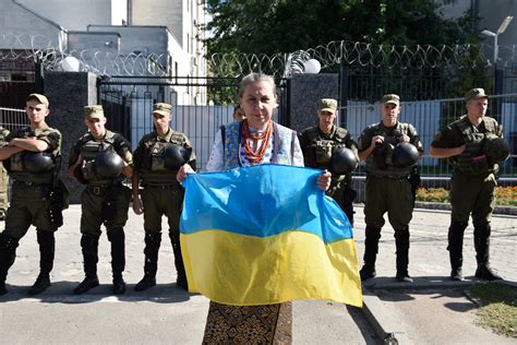 В Киеве завершился митинг у здания российского посольства