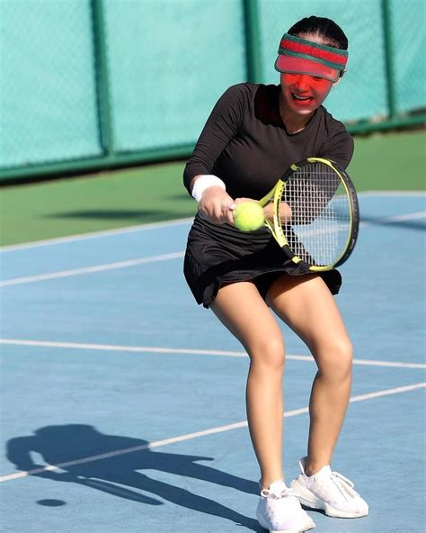 Potret Yuni Shara Main Tenis Netizen Salfok Kebagian Ini