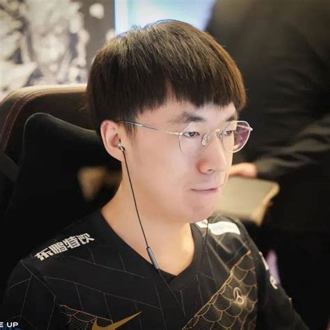 Rng喜提msi三冠王！小虎赛后霸气怼t1：输了什么都是借口ping比赛团队