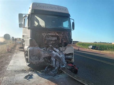 Acidente fatal na BR 163 Casal e criança morrem em colisão carreta