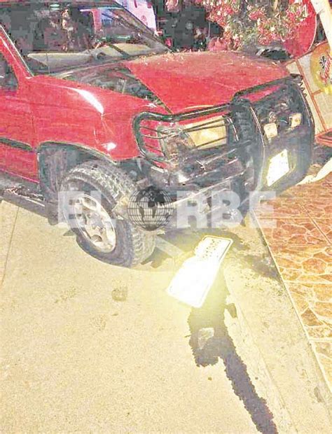 Choca Contra Carro Y Triciclo Periódico El Orbe