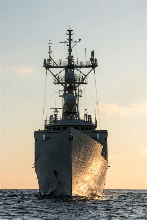 Armada española Fragata Numancia contra los piratas