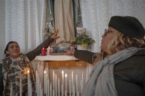 A Miracle Pope Francis Helps Transsexual Prostitutes In Rome Der Spiegel