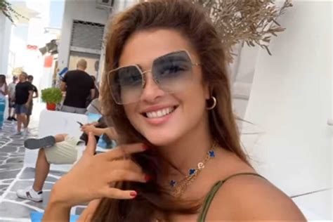 ياسمين عبدالعزيز تخطف الأنظار بإطلالة صيفية ملفتة فيديو المصري اليوم