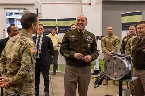 FORSCOM Commanding General Visits Premier CBRNE Command Headquarters