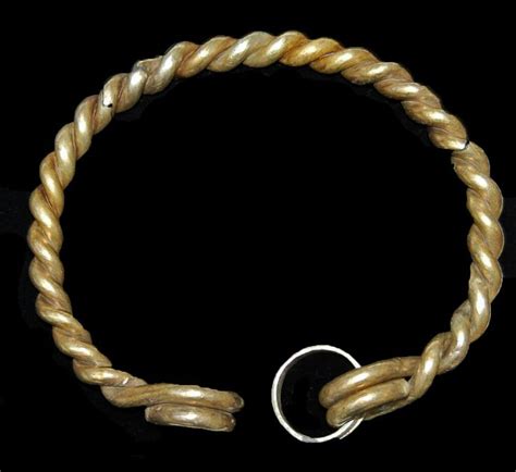 Pin De Jeff Scharp Em Iron Age Jewelry Minus Brooches