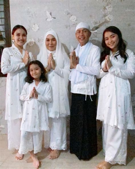 Sumbang Sapi Ini Potret Perayaan Idul Adha Keluarga Ayu Ting Ting