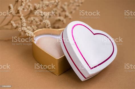 화장품 제품 광고 포스터 템플릿입니다 화장품 아름다움 모형입니다 0명에 대한 스톡 사진 및 기타 이미지 0명 3차원 형태 개념 Istock