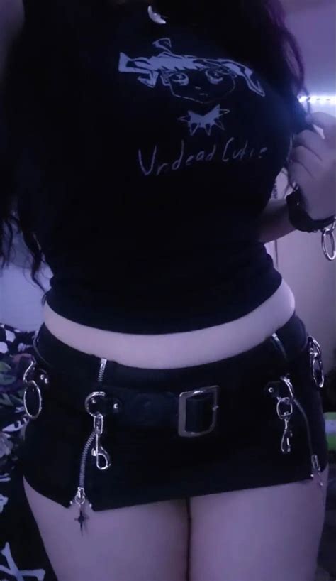 Pin By Neonrainbowcakes On Looks Punk Style Outfits Edgy Outfits