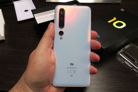 Xiaomi Mi Pro G Design de argint viu cu sticlă mată şi metal
