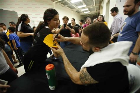 Caballeros De Culiacán Celebra A Los Fans