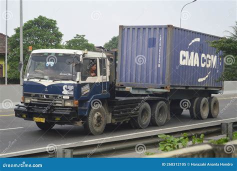 Semi Truck Mitsubishi Fuso The Great Editorial Image Image Of Mitsubishi North
