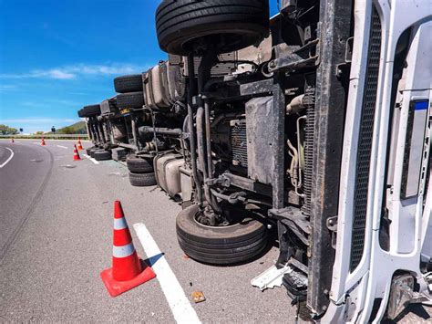 Jim Wells Co Crash Report 3 Vehicle Crash Involving 2 Semis At Us 281