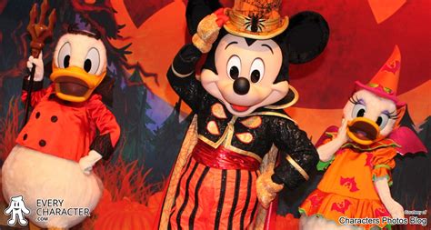 Dlp Meet Mickey And Friends Halloween Selfie Spot On