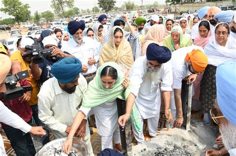 Shiromani Akali Dal On Twitter ਭਰੀਆਂ ਅੱਖਾਂ ਨਾਲ ਬਾਦਲ ਪਰਿਵਾਰ ਅਤੇ