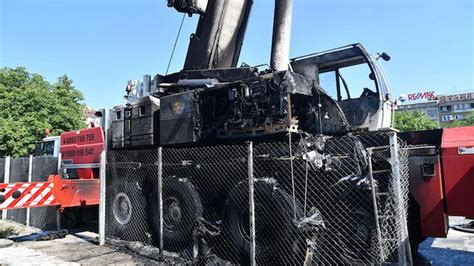 Запалиха крана който трябваше да демонтира паметника 1300 години България снимки Новини бг