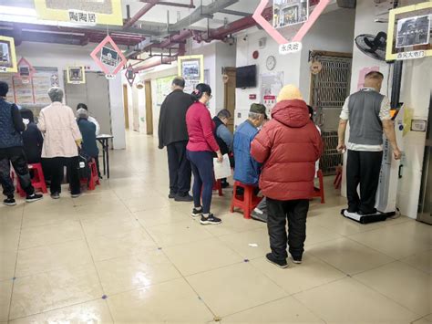 多宝街：公共卫生委员会开展进校园老年人体检活动（组图） 广州市荔湾区人民政府门户网站