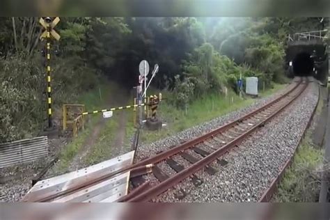监控等了大半天还没看明白就嗖的一声过去了这速度简直了 监控 速度