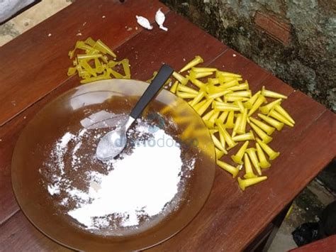 Jovem traficante é flagrado embalando cocaína no Vila Celeste em