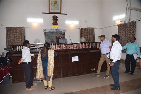 कलेक्टर एवं जिला निर्वाचन अधिकारी श्री भोस्कर ने आरओ कक्ष में तैयारियों