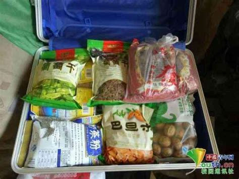 大學生開學返校曬「父母裝的行李箱」 滿滿全是愛！ 每日頭條