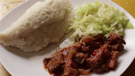 Kenyan Food Beef Stew And Ugali Youtube