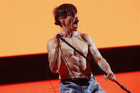 Los Red Hot Chili Peppers Más Auténticos Revientan La Cartuja De