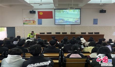 丰城四中交通安全进校园 护航美好新学期