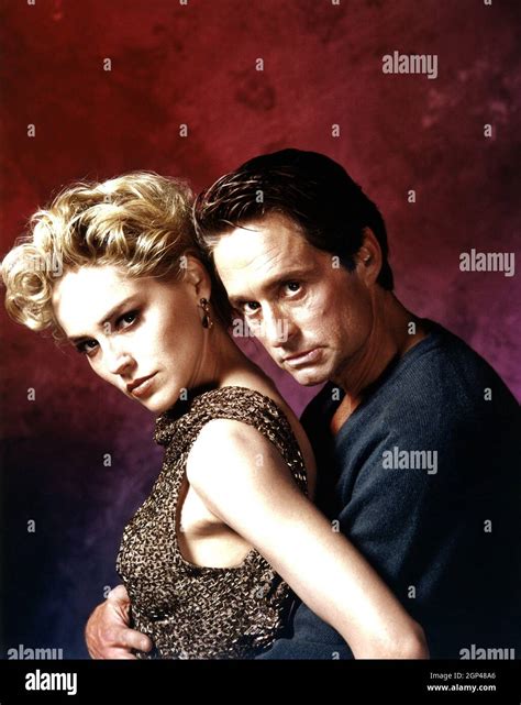 INSTINTO BÁSICO de izquierda a derecha Sharon Stone Michael Douglas