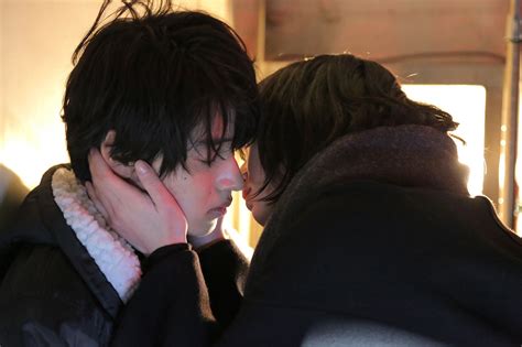 山崎賢人「セクシー」全開！ 『トドメの接吻』クズ男vsキス女の舞台裏とは 週刊女性prime