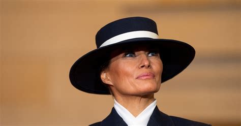 El Look De Melania Trump Un Guiño A Jackie Kennedy Y Un Sombrero Que