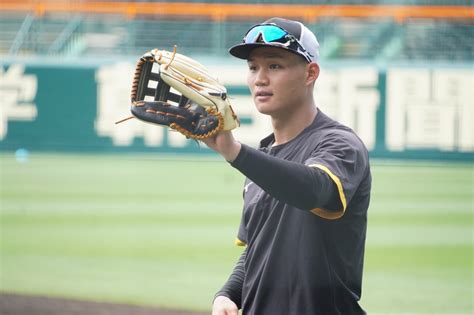 大坂尚子 On Twitter 【28日の試合前練習】 キャッチボール。中野拓夢 選手、ちょっとまぶしそうでした。 阪神タイガース