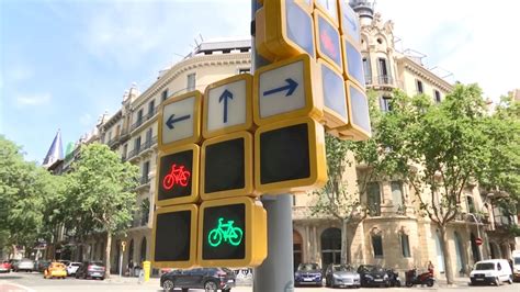 Vídeo Un Semáforo Tetris Para Ciclistas En Barcelona Se Vuelve Viral