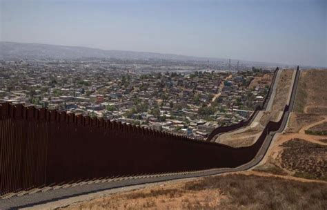 Estados Unidos empezó a reforzar el muro fronterizo Qué Pasa