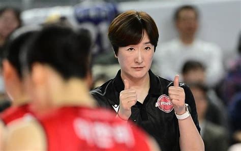 장위의 벽 어떻게 뚫나페퍼저축은행 일 냈다 도로공사 꺾고 창단 최초로 첫 개막전 승리