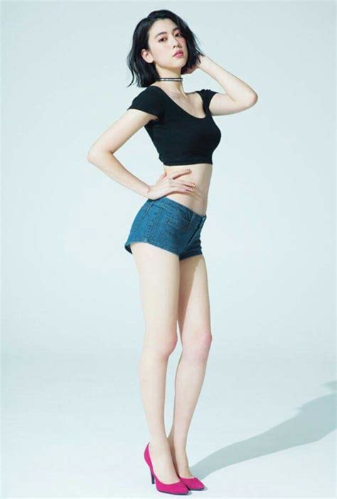 Ayaka Miyoshi Đẹp như nàng thơ nhưng lại gây sốc vì hay cởi