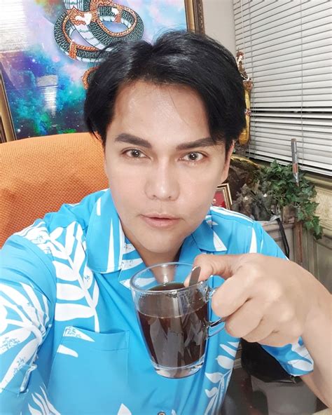 ตื่นมาแล้ว มีงานทำ ชายแฮ็คส์ ดร วโรดม ศิริสุข