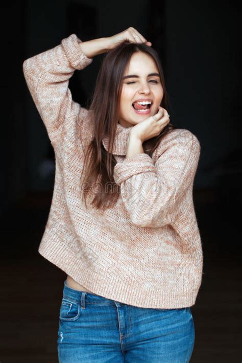 黑发长发成人白种人妇女广场收集一套面部表图片 包图网企业站