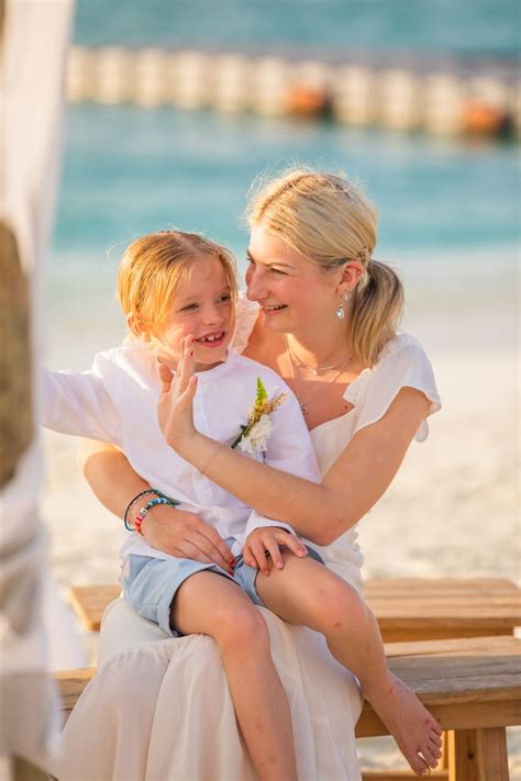 Jamie And Jools Olivers Vow Renewal Beachside Kisses To Elvis Themed