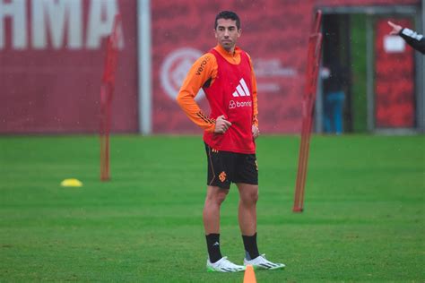 Sob Chuva Em Porto Alegre Internacional Faz Mais Um Treino Antes De