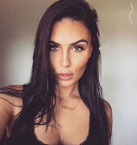 Book Model Natasha Nesci Model Management