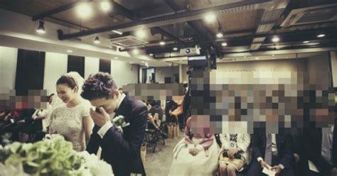 진태현 박시은 결혼 교회에서 찬송가 부르며 차분한 분위기에서 사랑의 서약